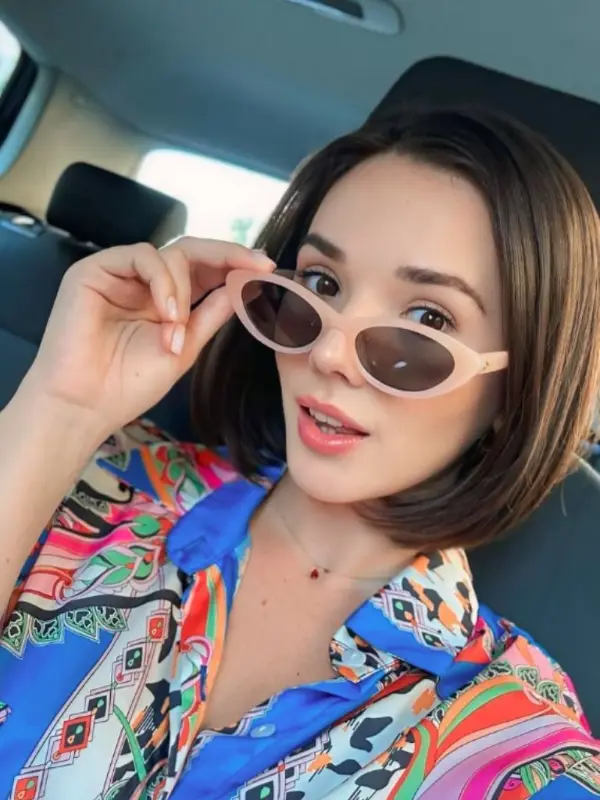 Eve Sweet (Model) Bio, Age, Height, Weight, Net Worth - Wikiindetail