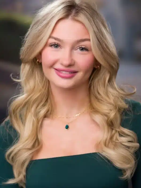 Kenzie Yolles (Model) Biography, Wiki, Age, Career, Height, Weight ...