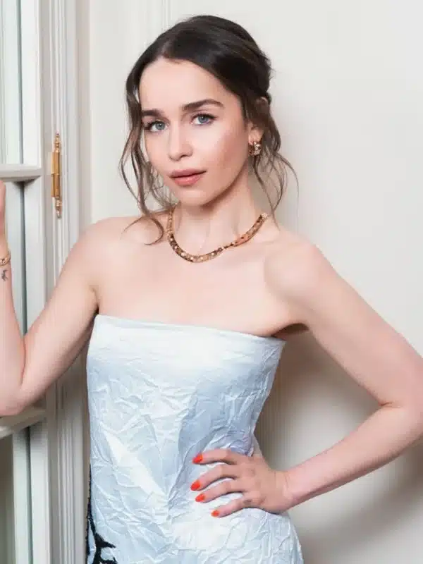 Emilia Clarke Biography, Height, Career, and Net Worth - Wikiindetail