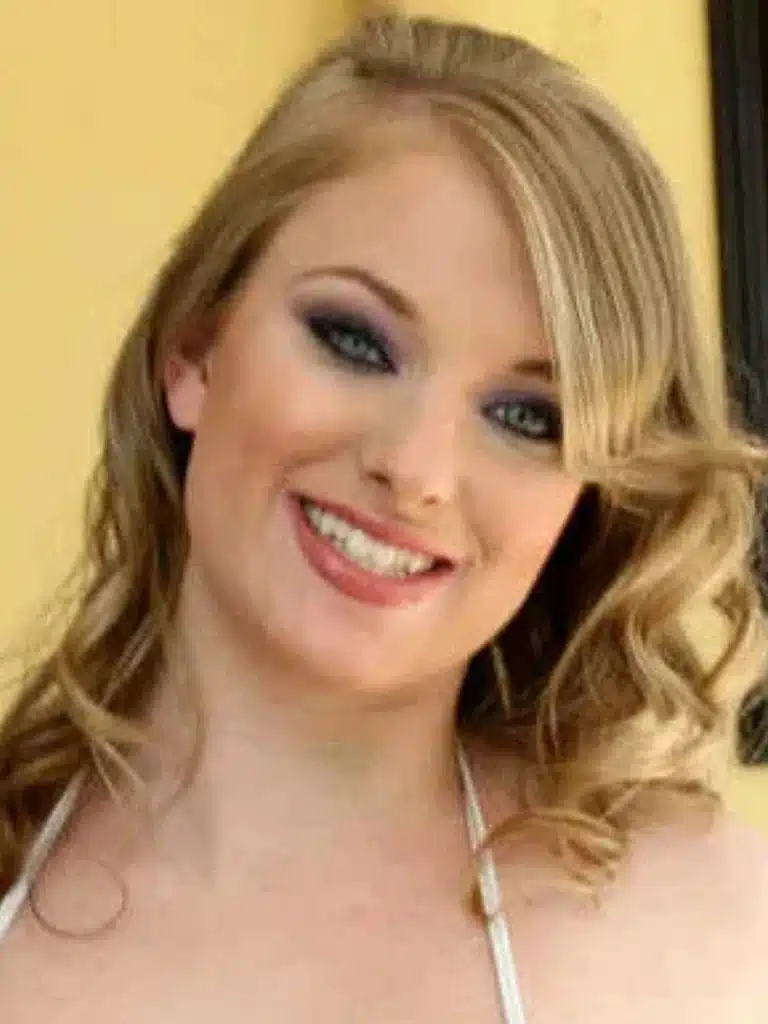 Louisa Khovanski (Model) Biography, Wiki, Age, Career, Height, Weight ...