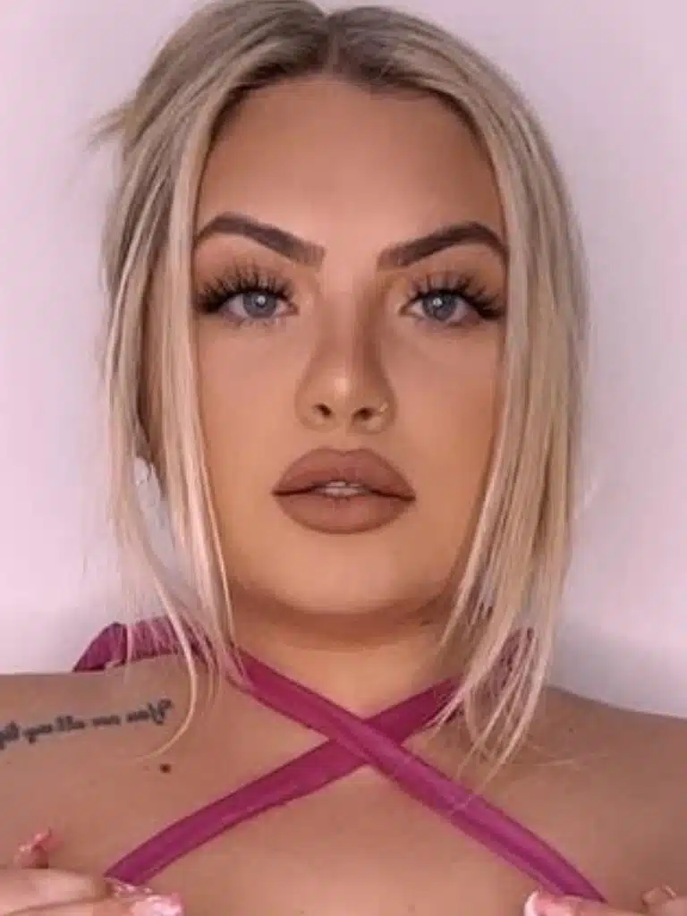 Silvie Deluxe (Model) Biography, Wiki, Age, Career, Height, Weight ...