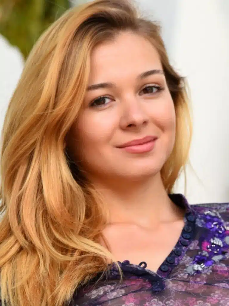 Emily Carey (Model) Biography, Wiki, Age, Career, Height, Weight ...